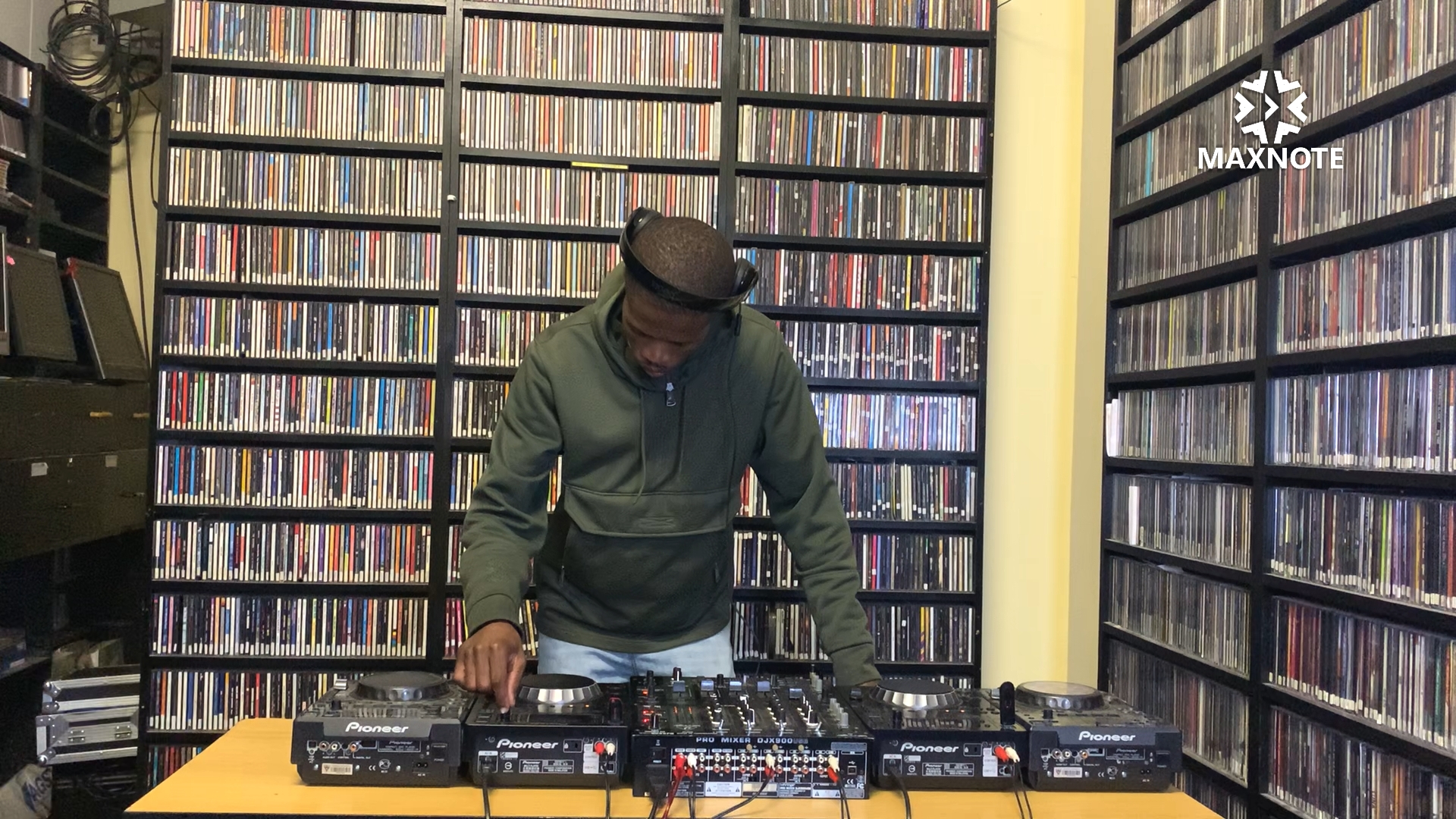 Put The Volume On Max! Ep.29 - DJ Dee | MaxNote
